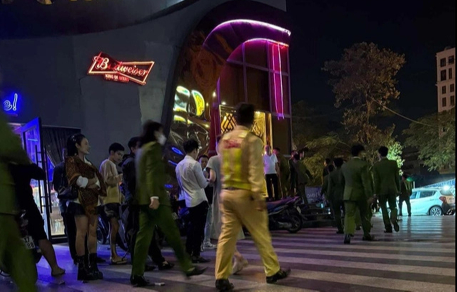 Vợ chồng chủ tịch phường ở Hải Phòng chơi ma túy trong vũ trường - Báo ...